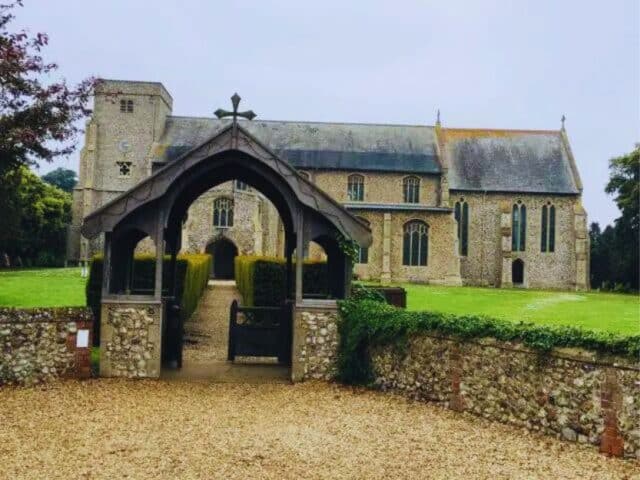 Walking from Hunstanton to Brancaster Staithe on the Norfolk Coast Path ...